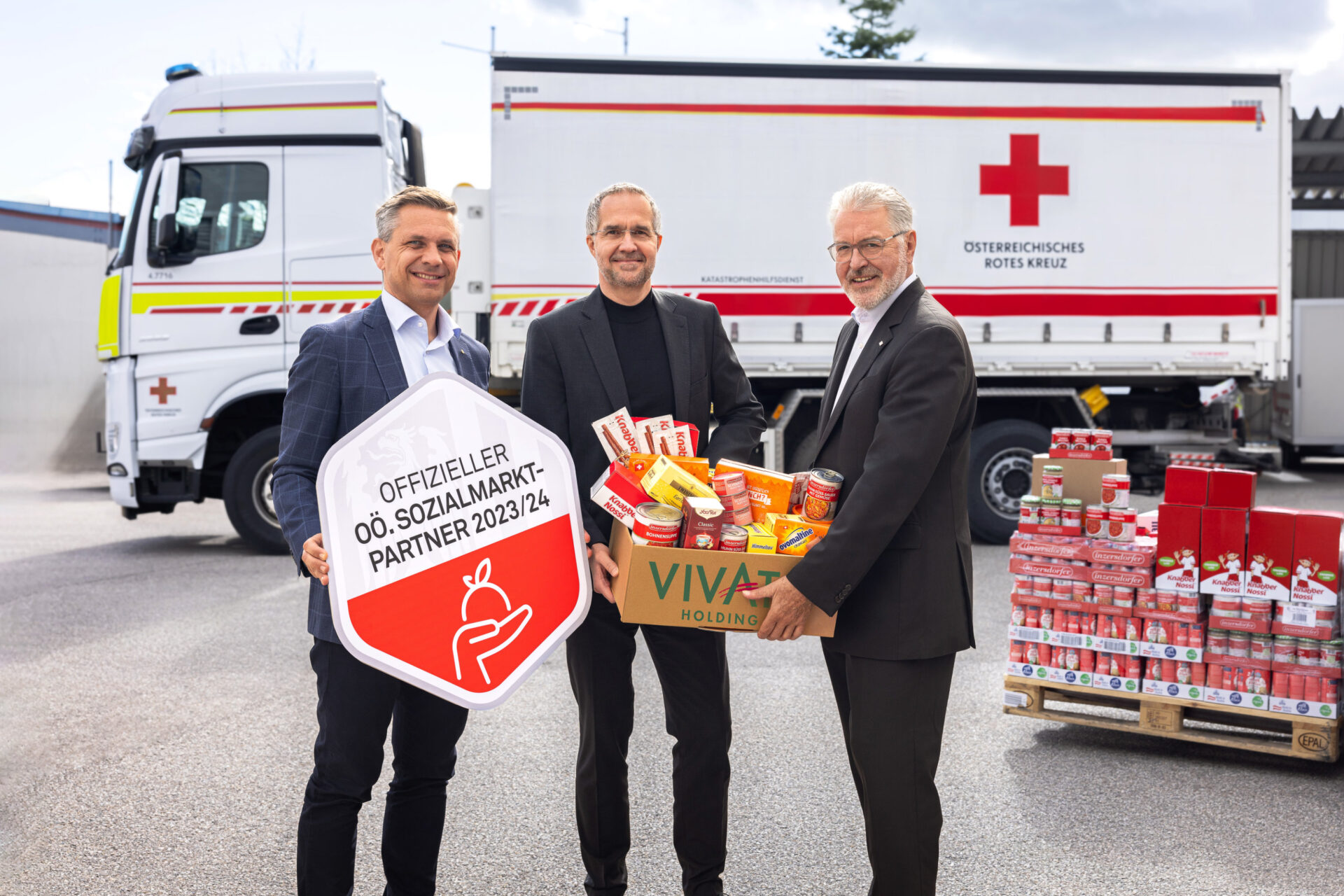 Vivatis spendet Lebensmittel an Sozialmärkte - Raiffeisenzeitung