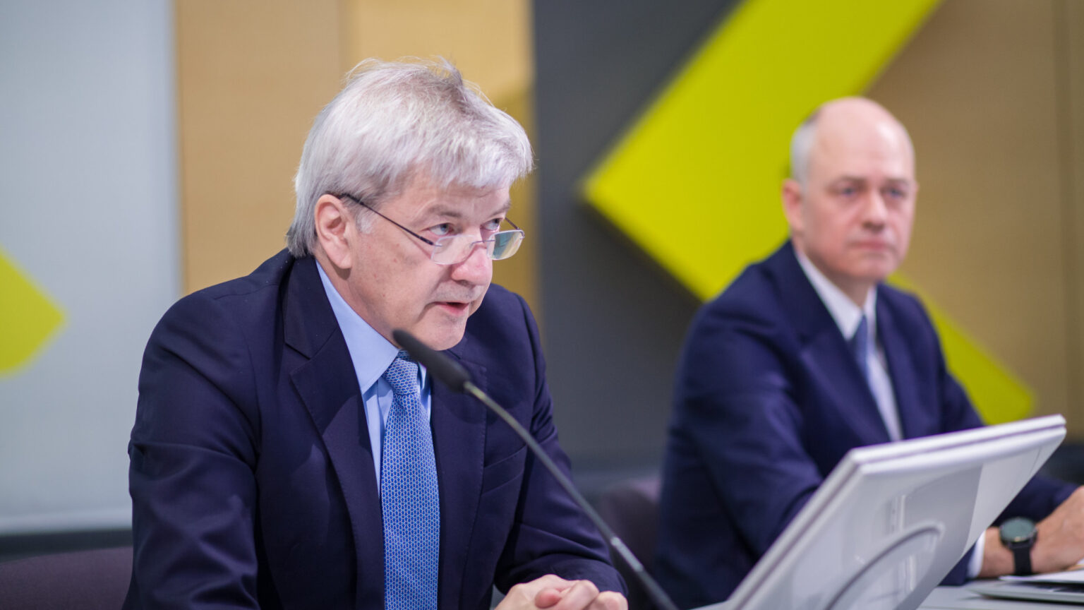 RBI: Ertragskraft trotz Belastungen - Raiffeisenzeitung