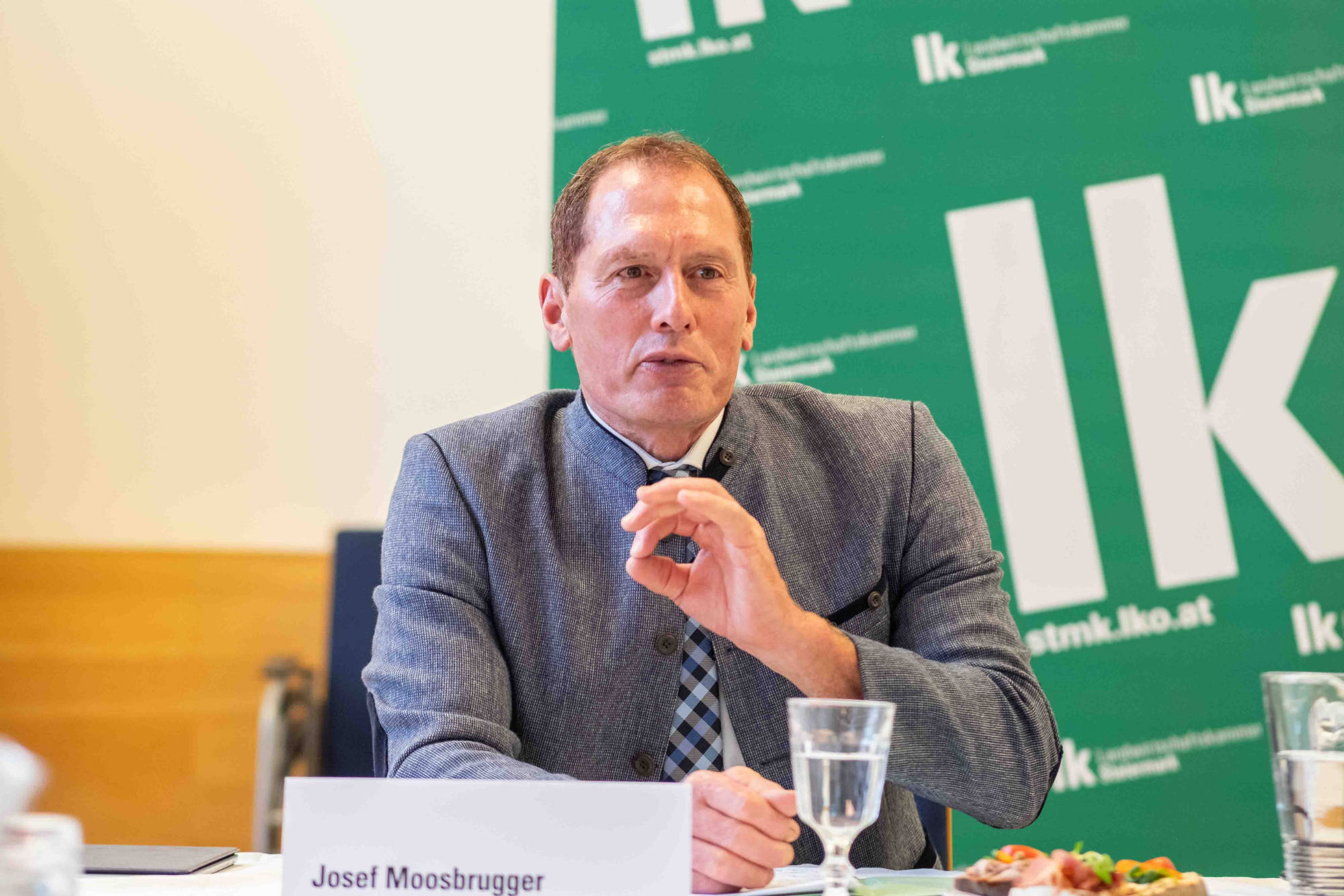 Agrarpolitische Brennpunkte unter der Lupe - Raiffeisenzeitung